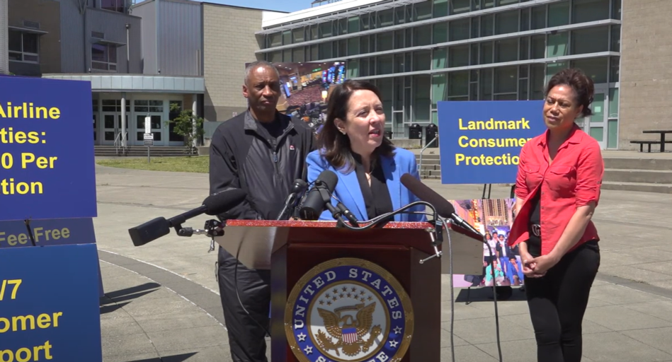 Cantwell Celebrates First-Of-Their-Kind Airline Consumer Protections ...
